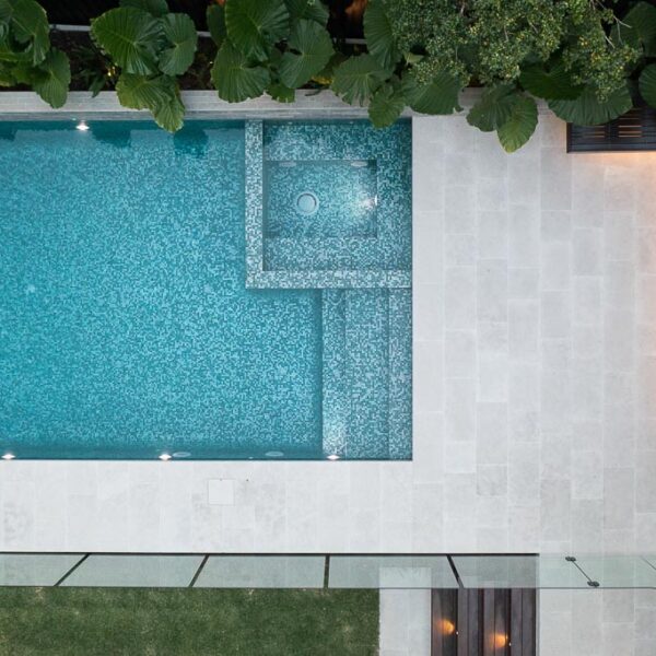 Wet Edge Swimming Pool | Infinity Edge Pool Design | Avalon, Northern ...