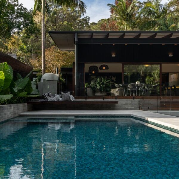 Wet Edge Swimming Pool | Infinity Edge Pool Design | Avalon, Northern ...