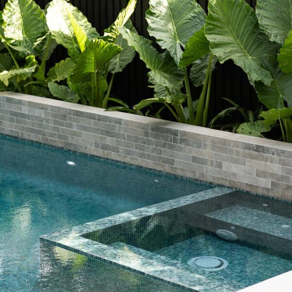 Wet Edge Swimming Pool | Infinity Edge Pool Design | Avalon, Northern ...